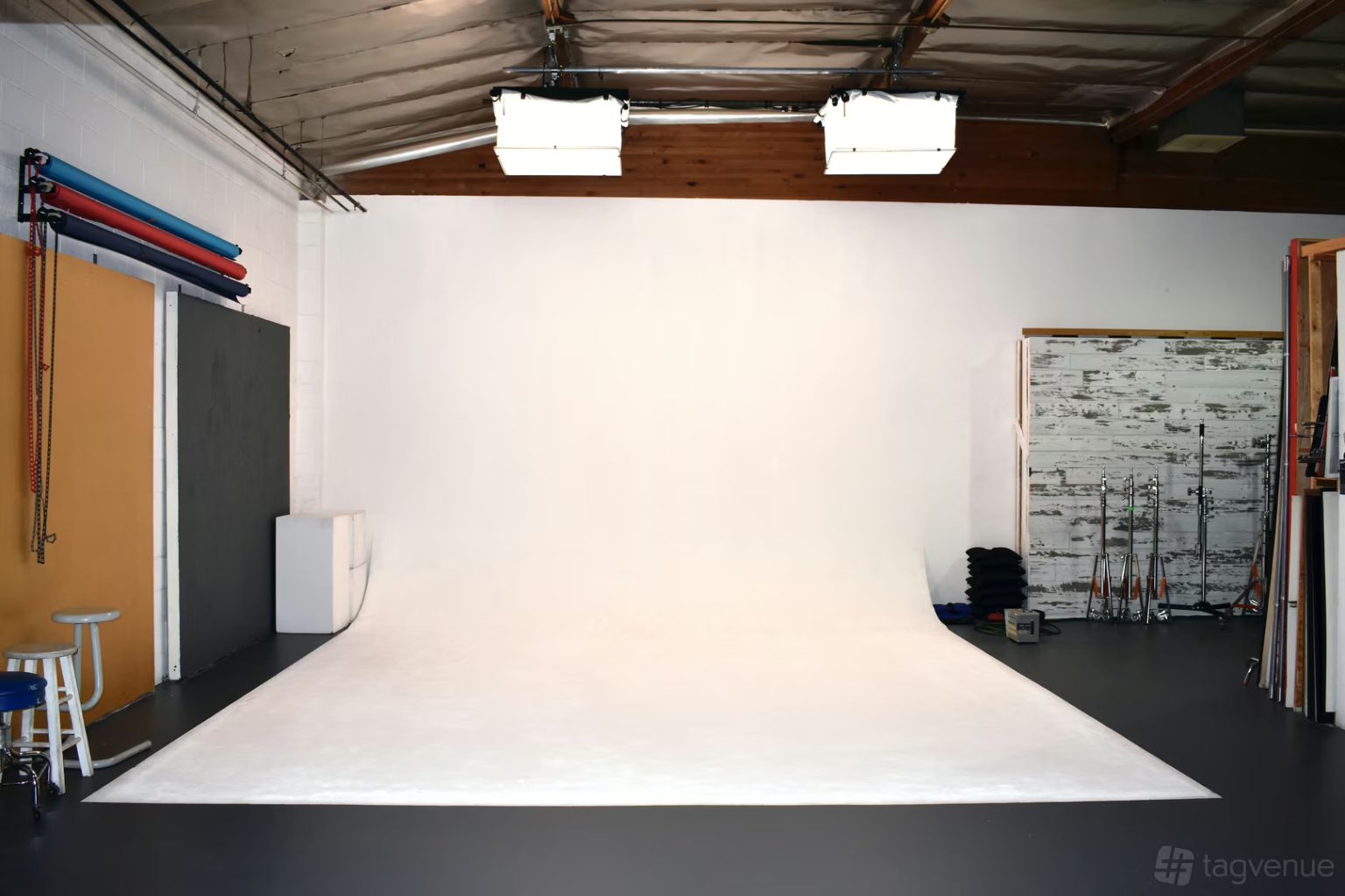 6 Ideas for Setting Up a Photography Studio: a Beginner's Guide